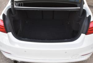 White BMW 318 2017 in Talsi, with an engine capacity of 2.00 L and mileage of 263 thousand km for 9900 €, photo 10 on AUTOMOTO.COM.LV