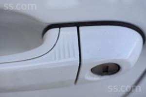 White BMW 318 2017 in Talsi, with an engine capacity of 2.00 L and mileage of 263 thousand km for 9900 €, photo 11 on AUTOMOTO.COM.LV