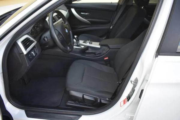 White BMW 318 2017 in Talsi, with an engine capacity of 2.00 L and mileage of 263 thousand km for 9900 €, photo 6 on AUTOMOTO.COM.LV
