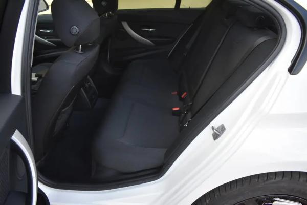 White BMW 318 2017 in Talsi, with an engine capacity of 2.00 L and mileage of 263 thousand km for 9900 €, photo 8 on AUTOMOTO.COM.LV