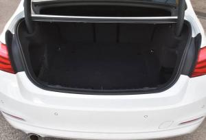 White BMW 318 2017 in Talsi, with an engine capacity of 2.00 L and mileage of 263 thousand km for 9900 €, photo 10 on AUTOMOTO.COM.LV