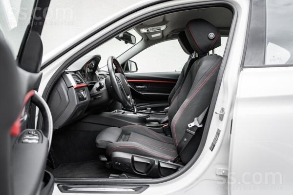 White BMW 318 2017 in Riga, with an engine capacity of 1.50 L and mileage of 151 thousand km for 12900 €, photo 10 on AUTOMOTO.COM.LV
