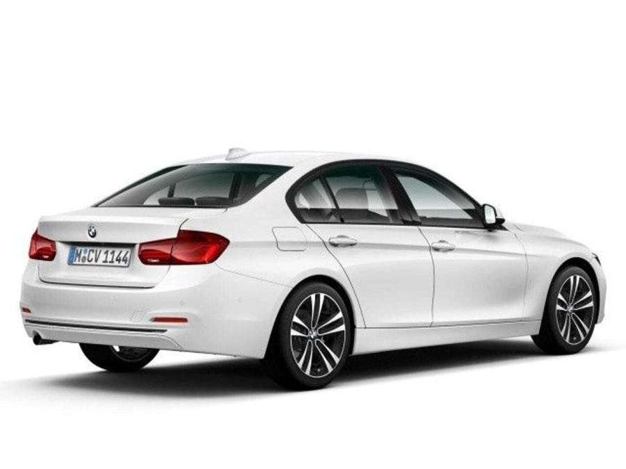 White BMW 318 2018 in Kaunas, with an engine capacity of 1.50 L and mileage of 91 thousand km for 22328 €, photo 5 on AUTOMOTO.COM.LV