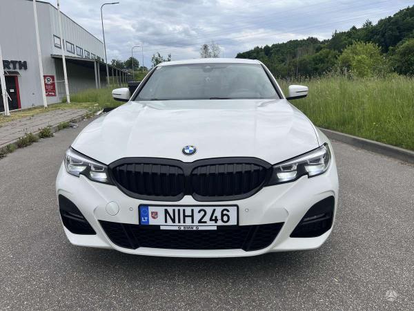 White BMW 318 2020 in Vilnius, with an engine capacity of 2.00 L and mileage of 185 thousand km for 21450 €, photo 2 on AUTOMOTO.COM.LV