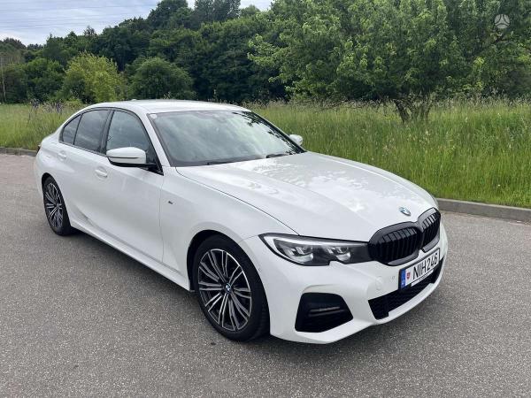 White BMW 318 2020 in Vilnius, with an engine capacity of 2.00 L and mileage of 185 thousand km for 21450 €, photo 3 on AUTOMOTO.COM.LV