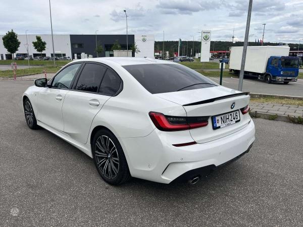 White BMW 318 2020 in Vilnius, with an engine capacity of 2.00 L and mileage of 185 thousand km for 21450 €, photo 7 on AUTOMOTO.COM.LV