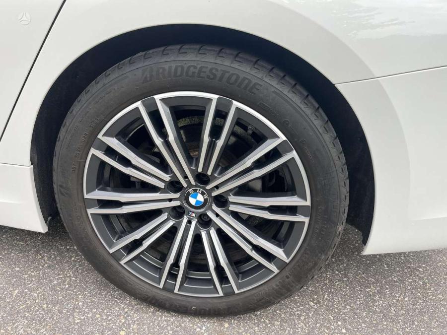 White BMW 318 2020 in Vilnius, with an engine capacity of 2.00 L and mileage of 185 thousand km for 21450 €, photo 14 on AUTOMOTO.COM.LV