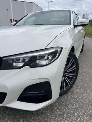 White BMW 318 2020 in Vilnius, with an engine capacity of 2.00 L and mileage of 185 thousand km for 21450 €, photo 15 on AUTOMOTO.COM.LV