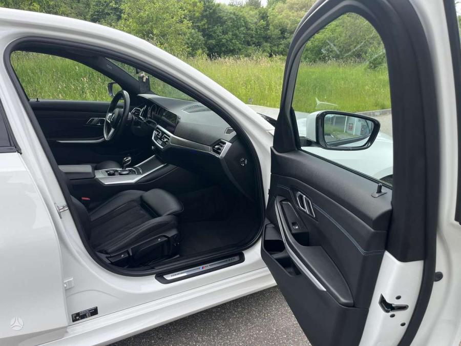White BMW 318 2020 in Vilnius, with an engine capacity of 2.00 L and mileage of 185 thousand km for 21450 €, photo 18 on AUTOMOTO.COM.LV