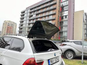 White BMW 318 2008 in Riga, with an engine capacity of 2.00 L and mileage of 252 thousand km for 3990 €, photo 8 on AUTOMOTO.COM.LV