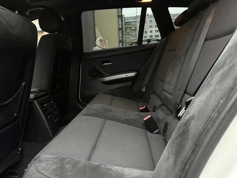 White BMW 318 2008 in Riga, with an engine capacity of 2.00 L and mileage of 252 thousand km for 3990 €, photo 15 on AUTOMOTO.COM.LV