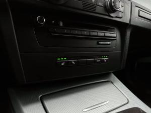 White BMW 318 2008 in Riga, with an engine capacity of 2.00 L and mileage of 252 thousand km for 3990 €, photo 17 on AUTOMOTO.COM.LV