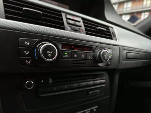White BMW 318 2008 in Riga, with an engine capacity of 2.00 L and mileage of 252 thousand km for 3990 €, photo 18 on AUTOMOTO.COM.LV