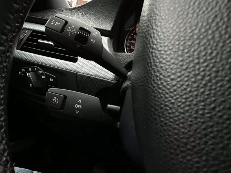 White BMW 318 2008 in Riga, with an engine capacity of 2.00 L and mileage of 252 thousand km for 3990 €, photo 27 on AUTOMOTO.COM.LV