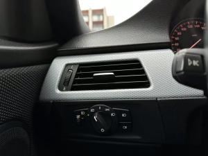 White BMW 318 2008 in Riga, with an engine capacity of 2.00 L and mileage of 252 thousand km for 3990 €, photo 28 on AUTOMOTO.COM.LV