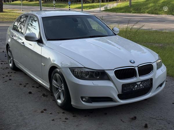 White BMW 318 2009 in Utena, with an engine capacity of 2.00 L and mileage of 272 thousand km for 4990 €, photo 2 on AUTOMOTO.COM.LV
