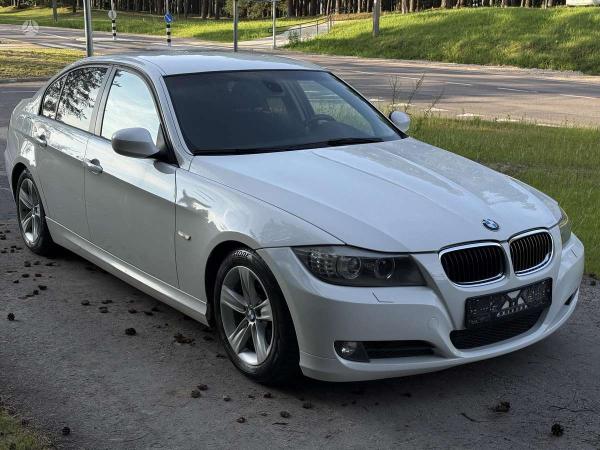 White BMW 318 2009 in Utena, with an engine capacity of 2.00 L and mileage of 272 thousand km for 4990 €, photo 3 on AUTOMOTO.COM.LV