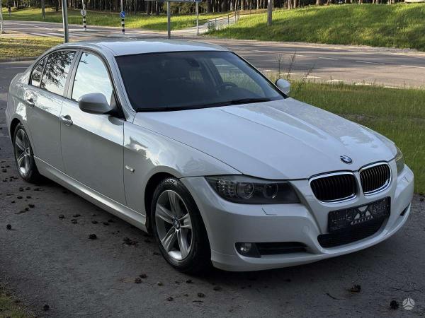 White BMW 318 2009 in Utena, with an engine capacity of 2.00 L and mileage of 272 thousand km for 4990 €, photo 4 on AUTOMOTO.COM.LV