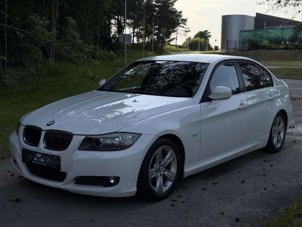 White BMW 318 2009 in Utena, with an engine capacity of 2.00 L and mileage of 272 thousand km for 4990 €, photo 7 on AUTOMOTO.COM.LV
