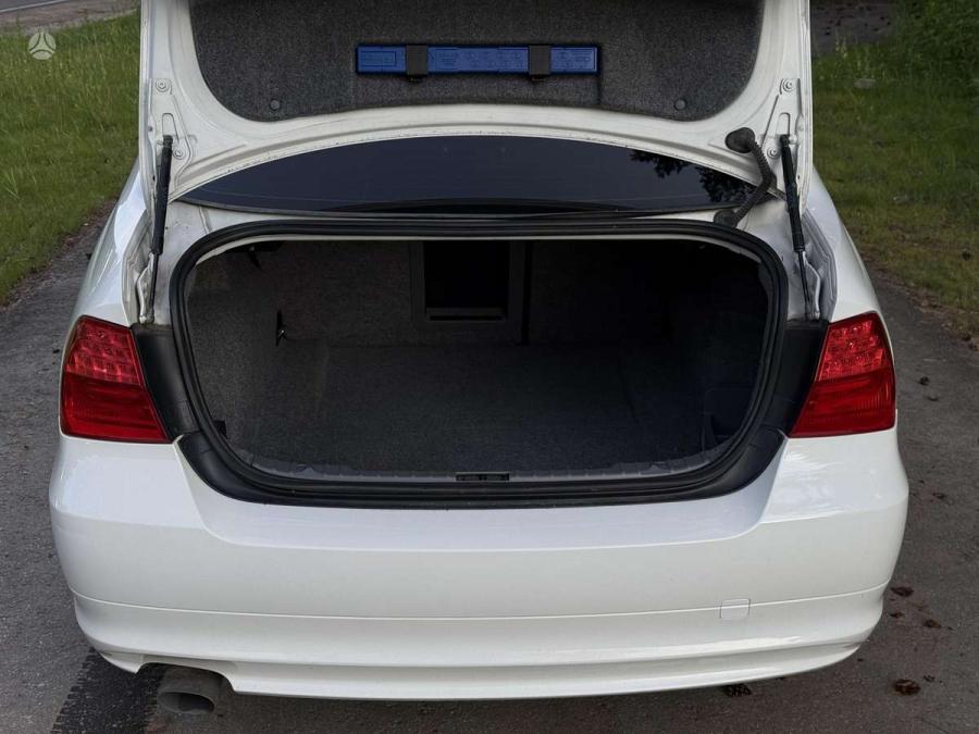 Balts BMW 318 2009 Utena, ar dzinēja tilpumu 2.00 L un nobraukumu 272 tūkst. km par 4990 €, foto 23 vietnē AUTOMOTO.COM.LV