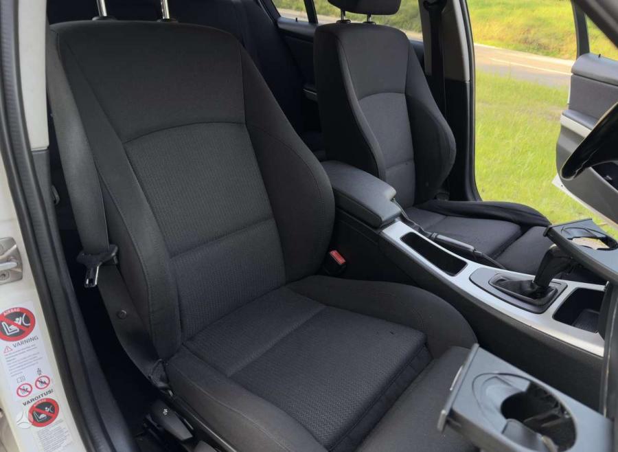 Balts BMW 318 2009 Utena, ar dzinēja tilpumu 2.00 L un nobraukumu 272 tūkst. km par 4990 €, foto 25 vietnē AUTOMOTO.COM.LV