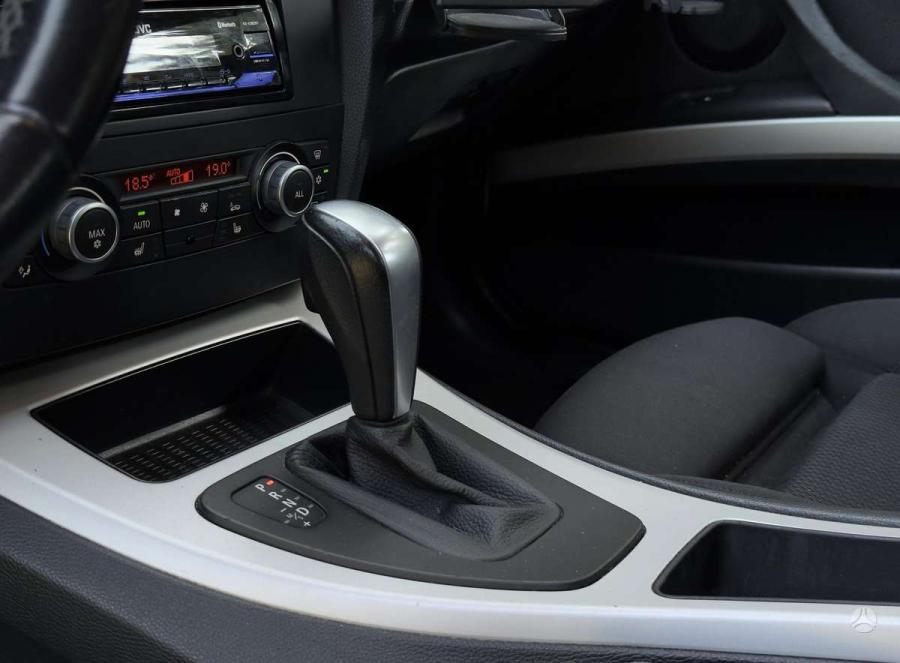Balts BMW 318 2009 Utena, ar dzinēja tilpumu 2.00 L un nobraukumu 272 tūkst. km par 4990 €, foto 26 vietnē AUTOMOTO.COM.LV