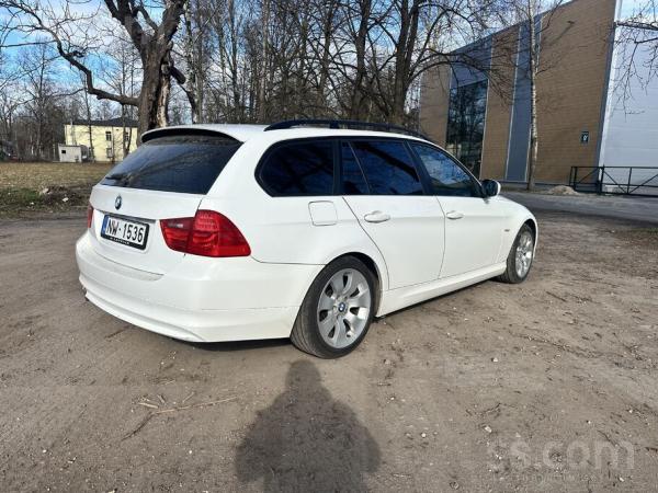 White BMW 318 2009 in Riga, with an engine capacity of 2.00 L and mileage of 278 thousand km for 3650 €, photo 4 on AUTOMOTO.COM.LV
