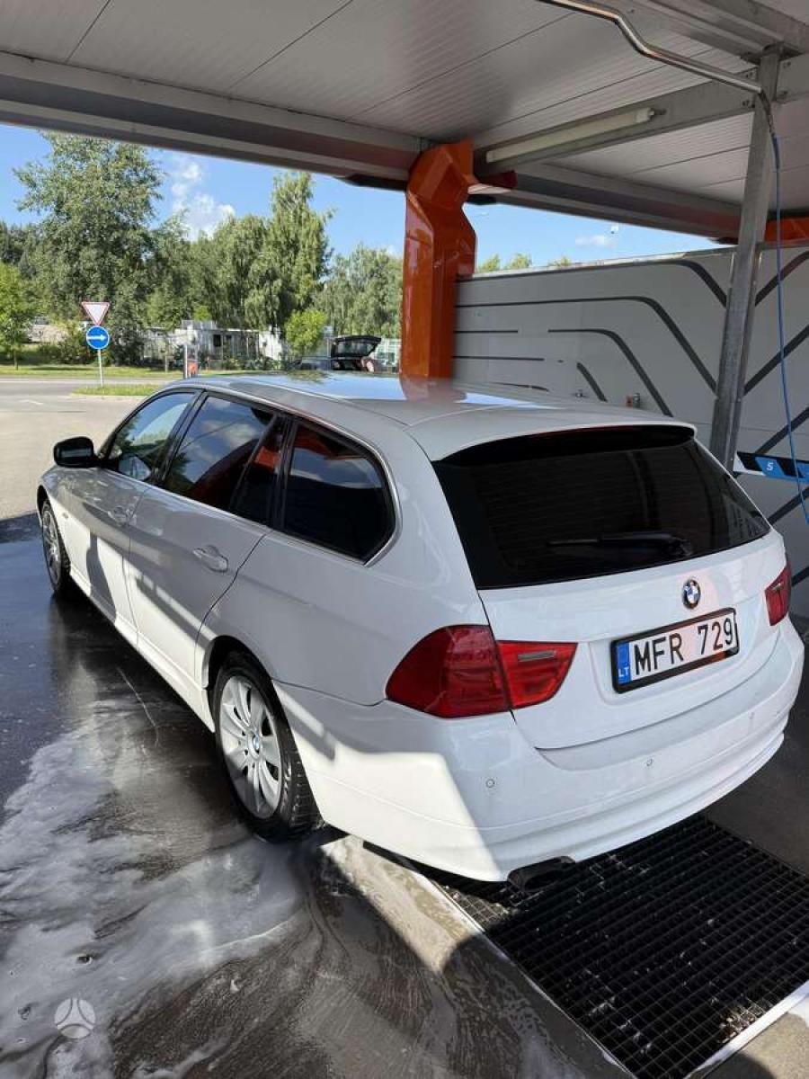 Белый БМВ 318 2009 в Алитус, объемом двигателя 2.00 л и пробегом 300 тыс. км за 3299 €, фото 1 на AUTOMOTO.COM.LV