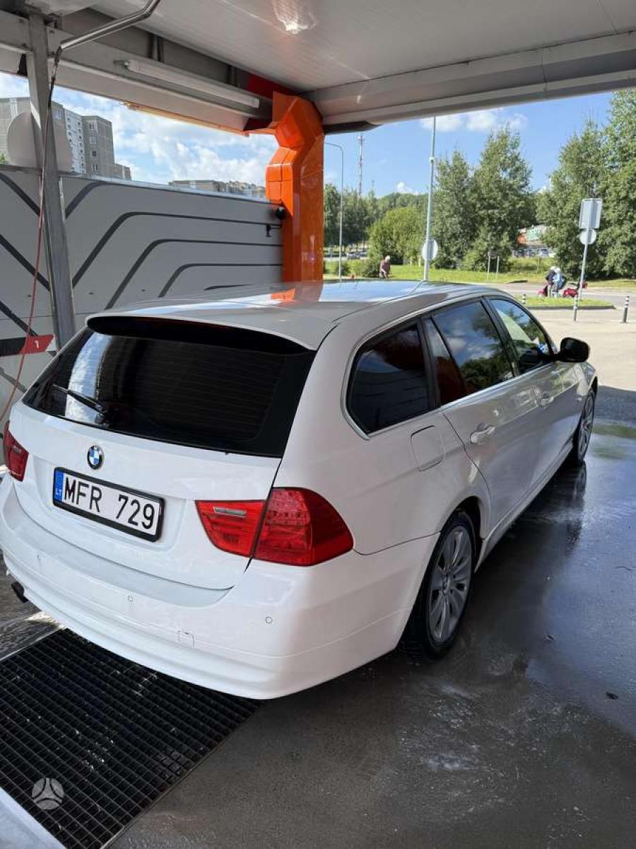 Белый БМВ 318 2009 в Алитус, объемом двигателя 2.00 л и пробегом 300 тыс. км за 3299 €, фото 3 на AUTOMOTO.COM.LV