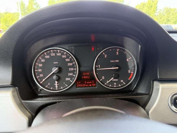 White BMW 318 2009 in Alytus, with an engine capacity of 2.00 L and mileage of 300 thousand km for 3299 €, photo 9 on AUTOMOTO.COM.LV