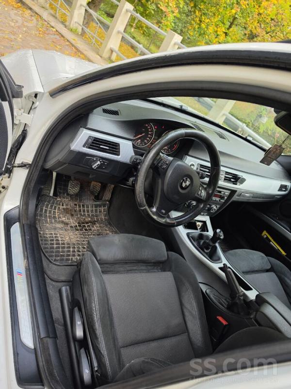 Balts BMW 318 2009 Saldus, ar dzinēja tilpumu 2.00 L un nobraukumu 318 tūkst. km par 5950 €, foto 6 vietnē AUTOMOTO.COM.LV