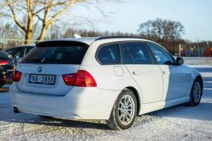 White BMW 318 2010 in Liepaja, with an engine capacity of 2.00 L and mileage of 288 thousand km for 6850 €, photo 5 on AUTOMOTO.COM.LV