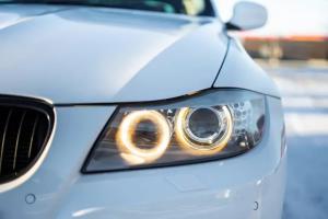 White BMW 318 2010 in Liepaja, with an engine capacity of 2.00 L and mileage of 288 thousand km for 6850 €, photo 10 on AUTOMOTO.COM.LV