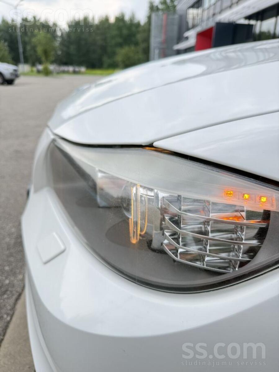 White BMW 318 2010 in Riga, with an engine capacity of 1.80 L and mileage of 262 thousand km for 7150 €, photo 5 on AUTOMOTO.COM.LV