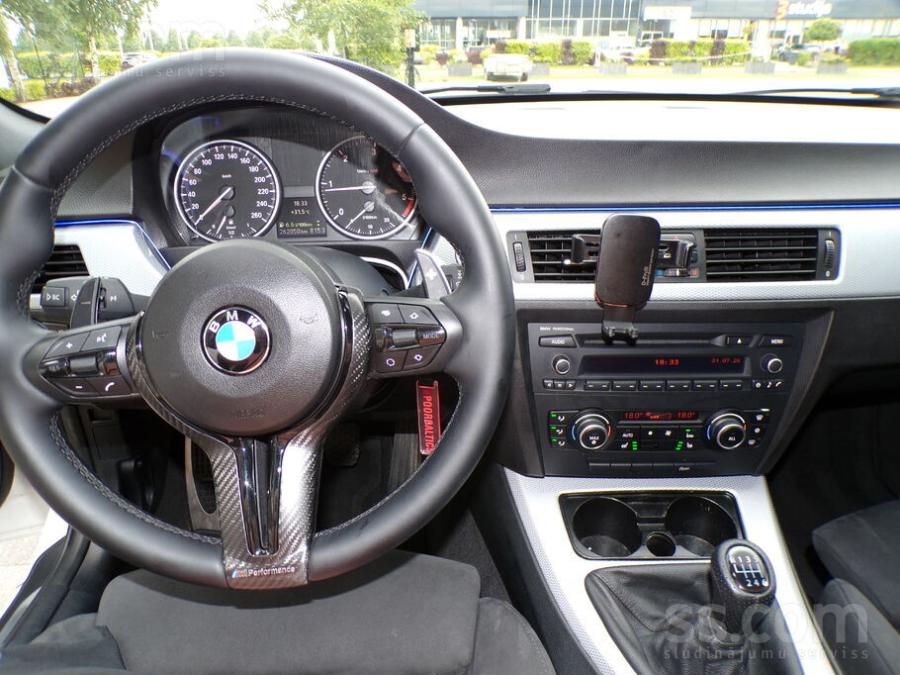 White BMW 318 2010 in Riga, with an engine capacity of 1.80 L and mileage of 262 thousand km for 7150 €, photo 8 on AUTOMOTO.COM.LV