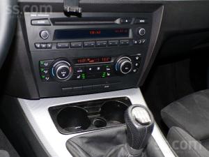 White BMW 318 2010 in Riga, with an engine capacity of 1.80 L and mileage of 262 thousand km for 7150 €, photo 10 on AUTOMOTO.COM.LV