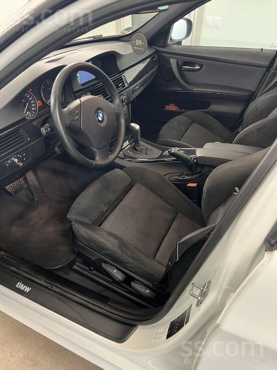 White BMW 318 2011 in Rezekne, with an engine capacity of 2.00 L and mileage of 297 thousand km for 3750 €, photo 9 on AUTOMOTO.COM.LV