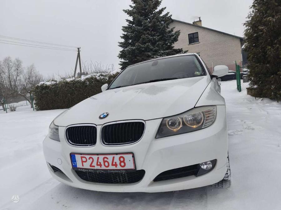 White BMW 318 2011 in Kaunas, with an engine capacity of 2.00 L and mileage of 275 thousand km for 3400 €, photo 3 on AUTOMOTO.COM.LV