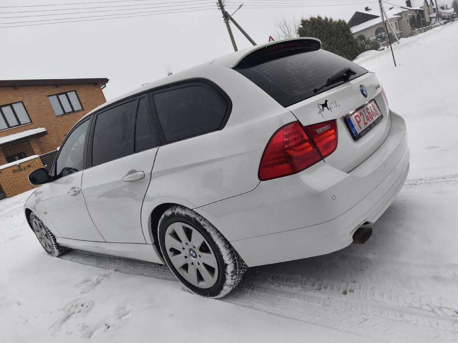White BMW 318 2011 in Kaunas, with an engine capacity of 2.00 L and mileage of 275 thousand km for 3400 €, photo 5 on AUTOMOTO.COM.LV
