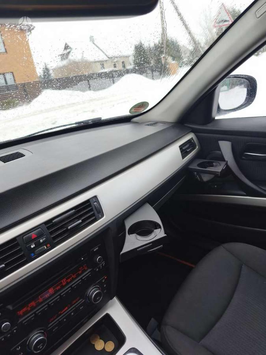 White BMW 318 2011 in Kaunas, with an engine capacity of 2.00 L and mileage of 275 thousand km for 3400 €, photo 13 on AUTOMOTO.COM.LV