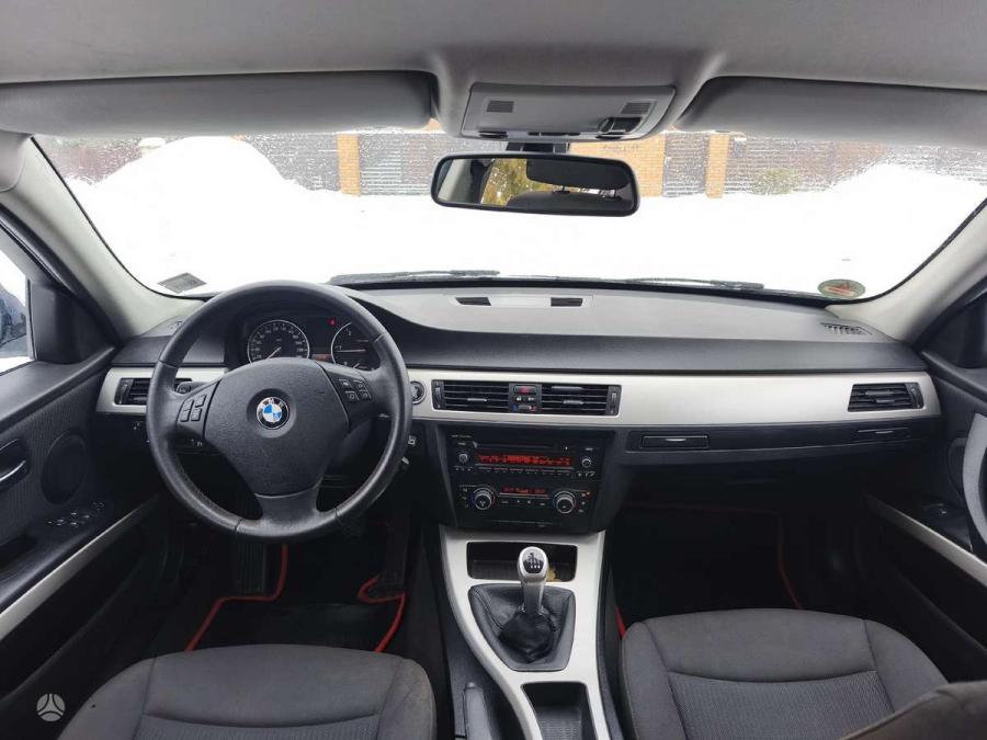 White BMW 318 2011 in Kaunas, with an engine capacity of 2.00 L and mileage of 275 thousand km for 3400 €, photo 14 on AUTOMOTO.COM.LV