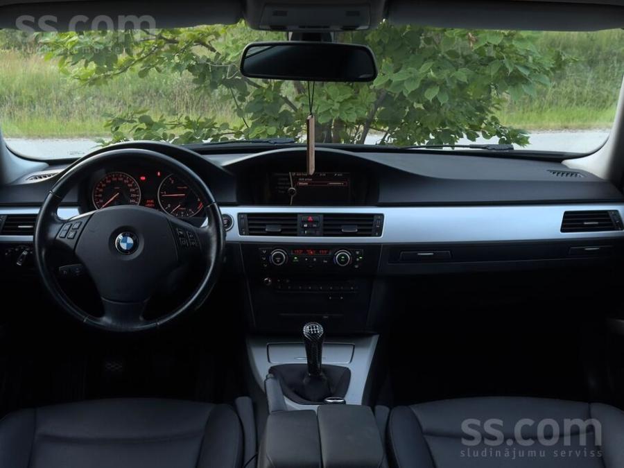 White BMW 318 2011 in Tukums, with an engine capacity of 2.00 L and mileage of 272 thousand km for 4500 €, photo 10 on AUTOMOTO.COM.LV