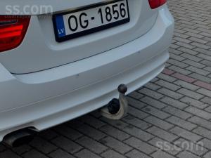 White BMW 318 2011 in Tukums, with an engine capacity of 2.00 L and mileage of 272 thousand km for 4500 €, photo 16 on AUTOMOTO.COM.LV