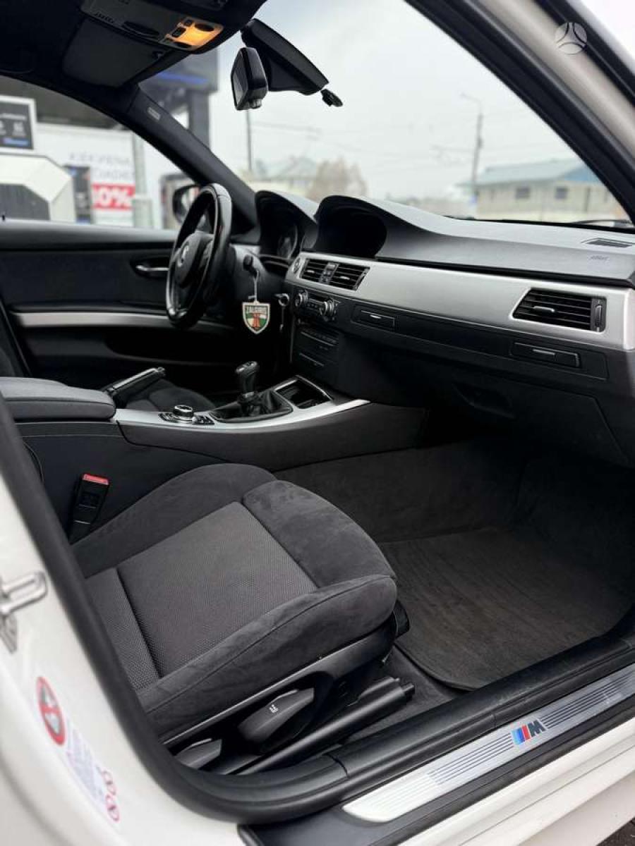 Balts BMW 318 2011 Kauņa, ar dzinēja tilpumu 2.00 L un nobraukumu 300 tūkst. km par 5000 €, foto 19 vietnē AUTOMOTO.COM.LV