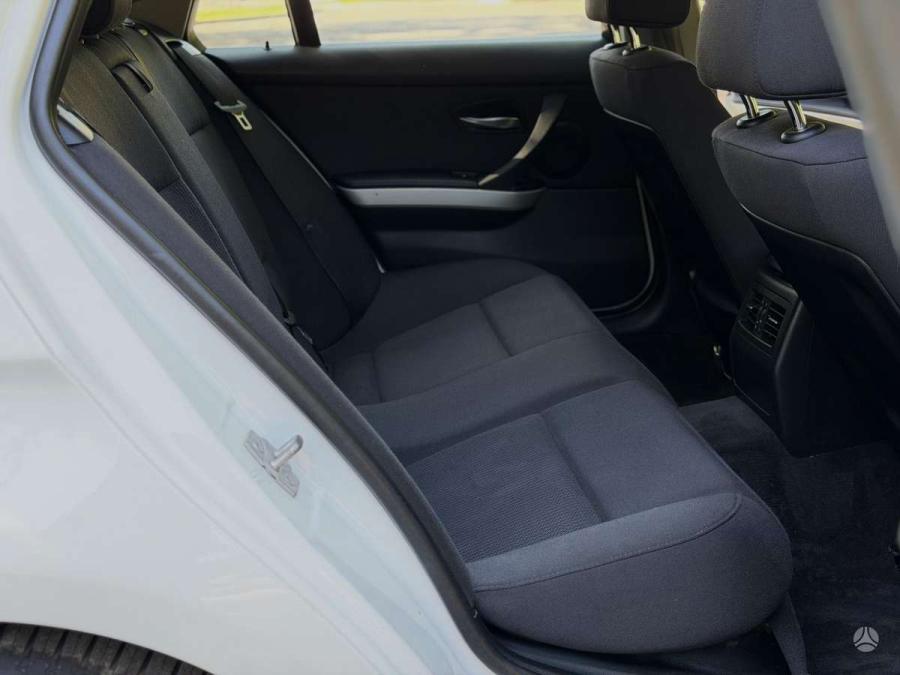 Balts BMW 318 2011 Alīta, ar dzinēja tilpumu 2.00 L un nobraukumu 249 tūkst. km par 4600 €, foto 13 vietnē AUTOMOTO.COM.LV