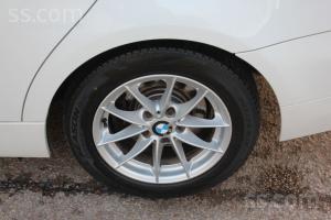 White BMW 318 2012 in Tukums, with an engine capacity of 2.00 L and mileage of 245 thousand km for 6150 €, photo 20 on AUTOMOTO.COM.LV