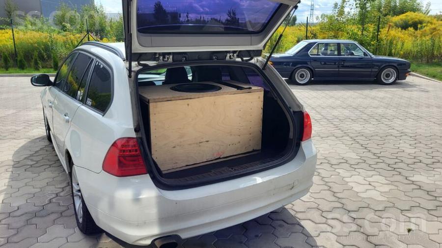 White BMW 318 2012 in Riga, with an engine capacity of 2.00 L and mileage of 320 thousand km for 3400 €, photo 8 on AUTOMOTO.COM.LV