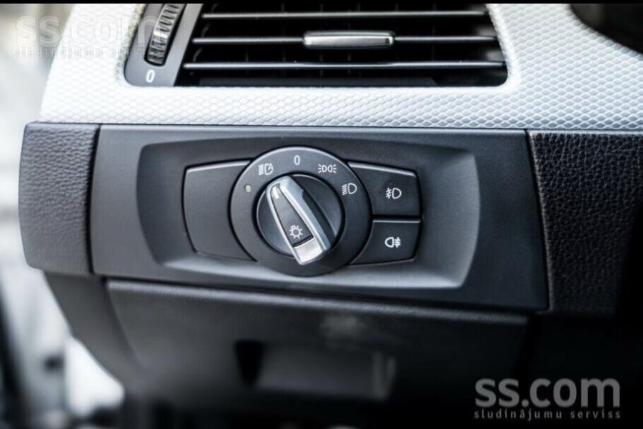 White BMW 318 2012 in Jelgava, with an engine capacity of 2.00 L and mileage of 318 thousand km for 7358 €, photo 18 on AUTOMOTO.COM.LV