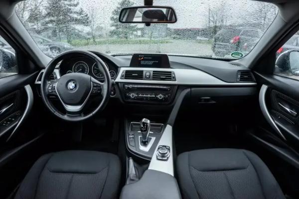 Balts BMW 318 2013 Liepāja, ar dzinēja tilpumu 2.00 L un nobraukumu 160 tūkst. km par 11750 €, foto 7 vietnē AUTOMOTO.COM.LV