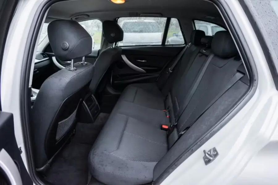 Balts BMW 318 2013 Liepāja, ar dzinēja tilpumu 2.00 L un nobraukumu 160 tūkst. km par 11750 €, foto 10 vietnē AUTOMOTO.COM.LV